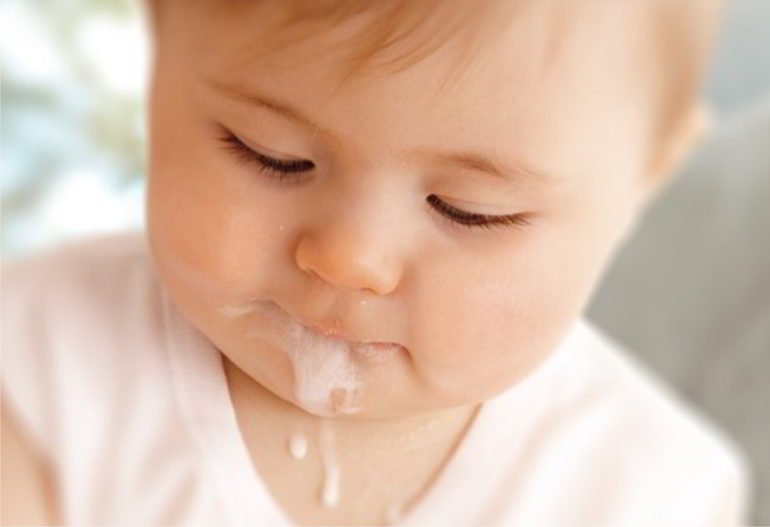 Refluxo gastroesofágico em bebês - Instituto Villamil